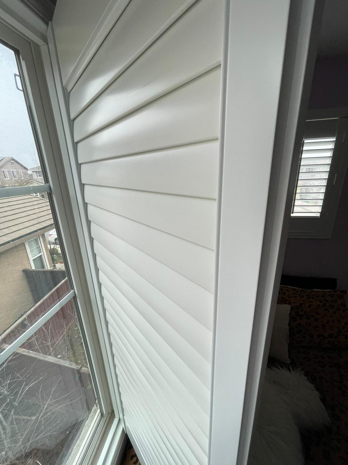 Details on interior window cleaning - Enjoy Cleaning